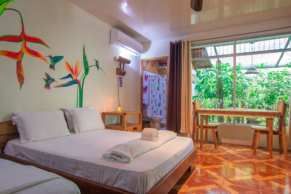 Santuario De Ranas Is Located Only 35 Minutes From La Fortuna Town - La Fortuna