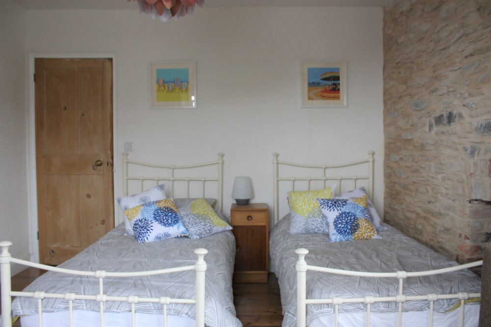 Stunning Sea/harbour Views In A Beautiful Stone Built Cottage - Village Location - St Austell