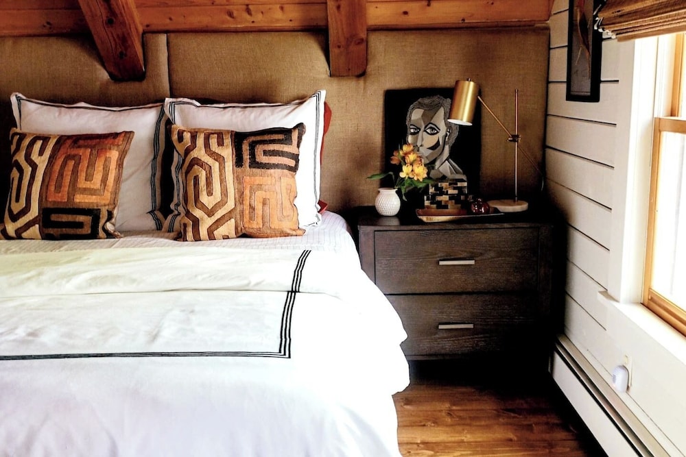 Modern, Cozy, Idyllic Log Cabin Secluded On 6 Serene Acres - Kerhonkson, NY