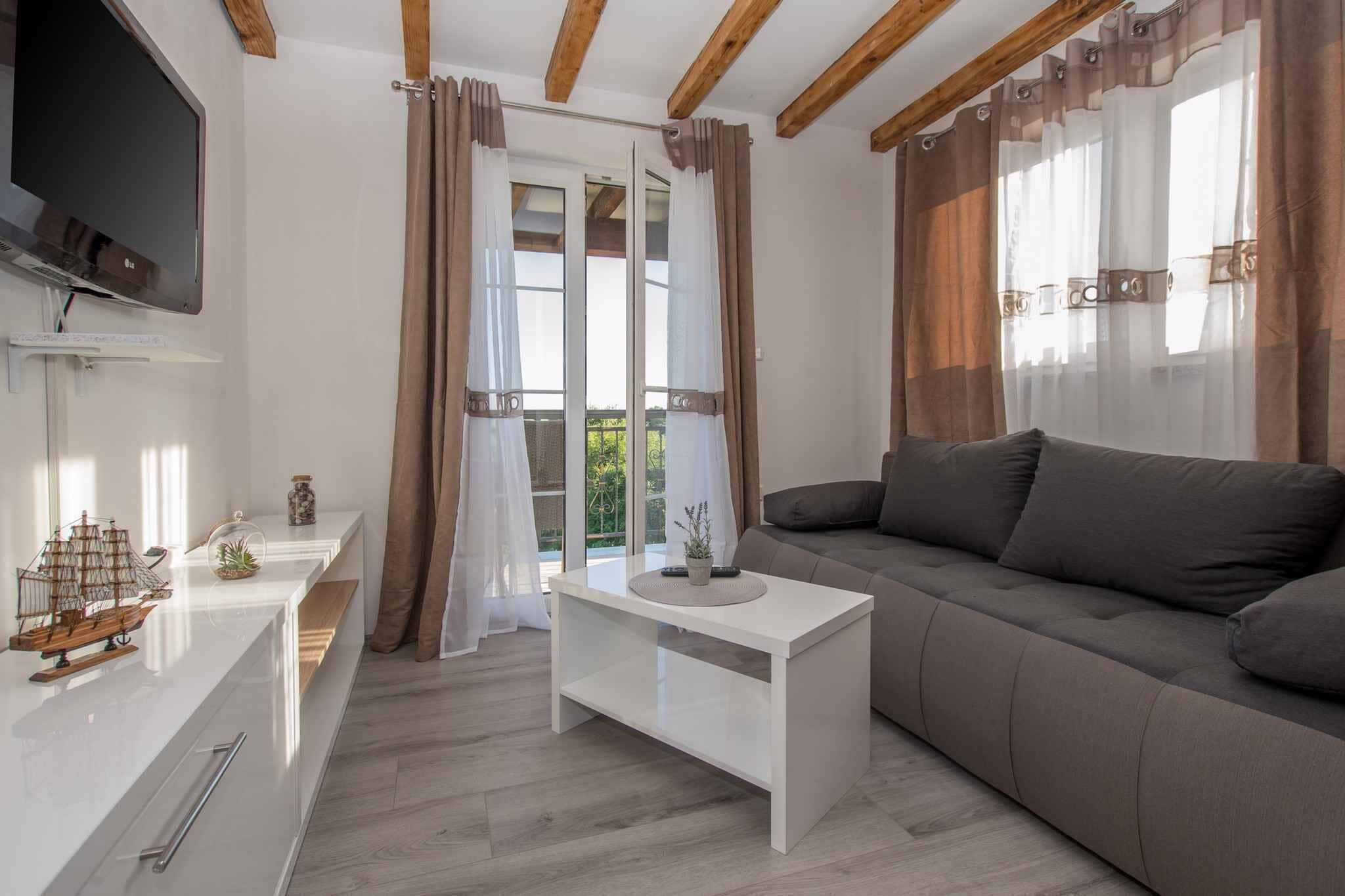 Holiday Apartment With Communal Pool And Air Conditioning - Portorož