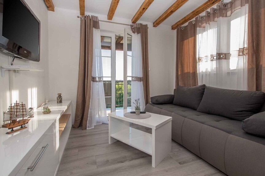 Holiday Apartment With Communal Pool And Air Conditioning - ポルトロシュ