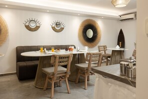 Pequeno-almoço tipo buffet diário incluído 