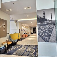 Área de estar no saguão