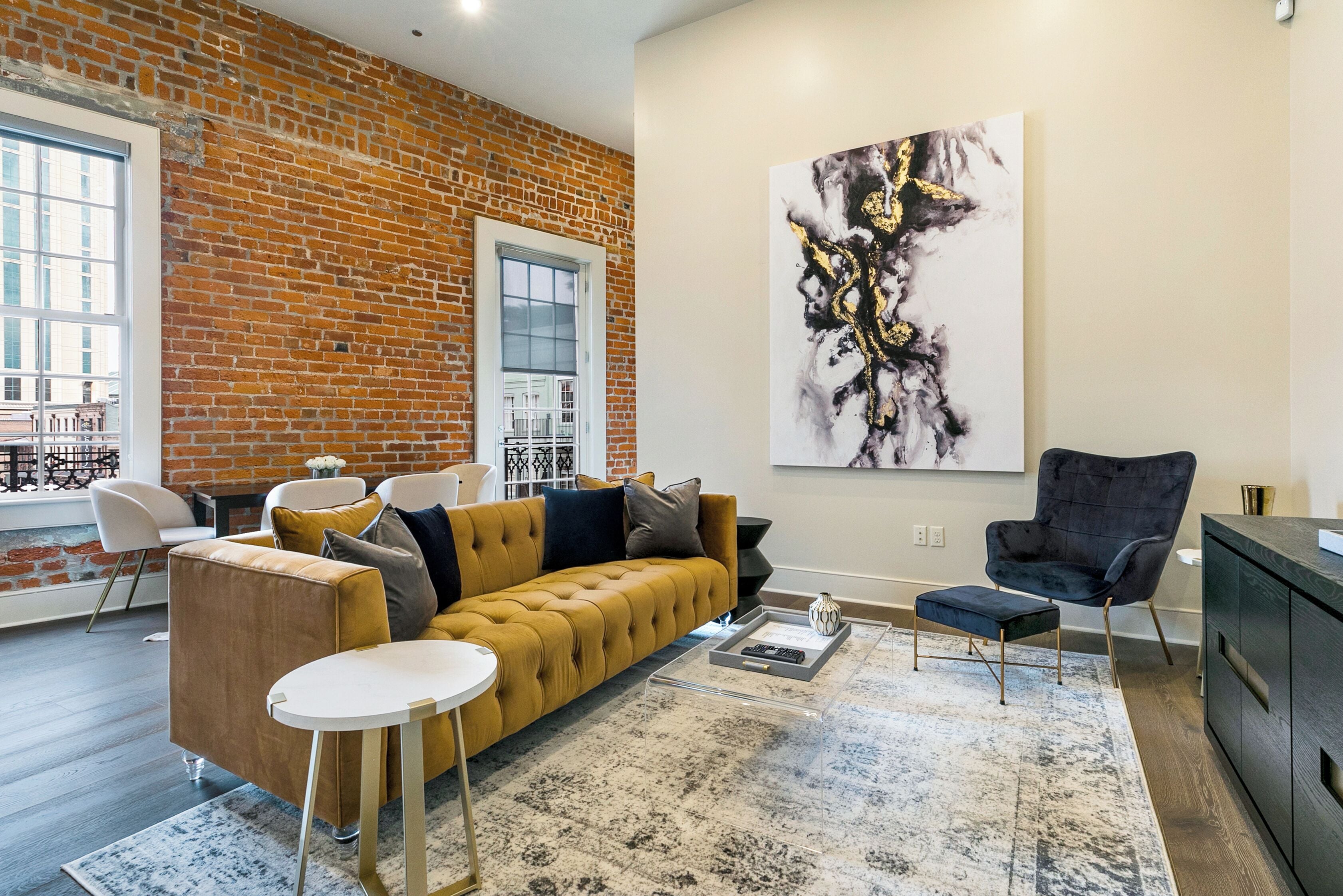 Downtown Corner Condo, Enjoy Stunning City Views - 뉴올리언스