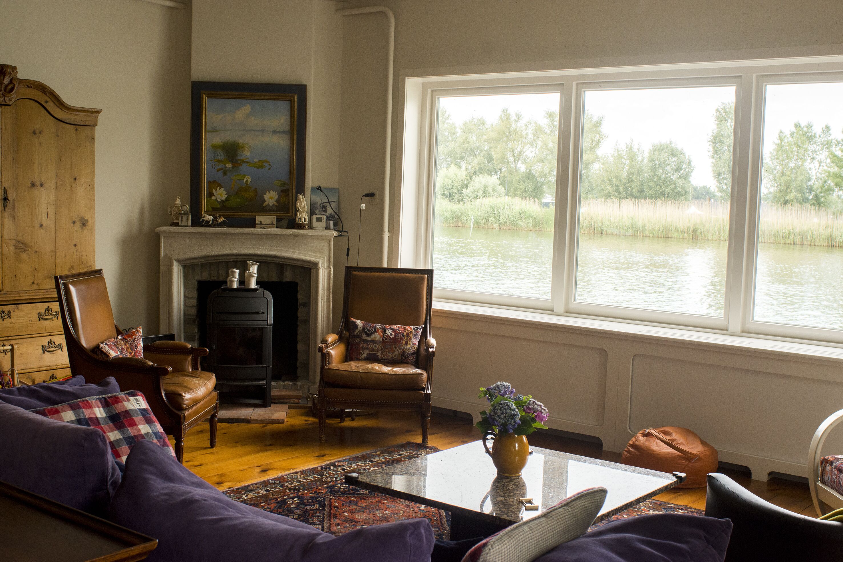 Hermoso Molino De Viento Original A Lo Largo De La Orilla Del Río - Ámsterdam