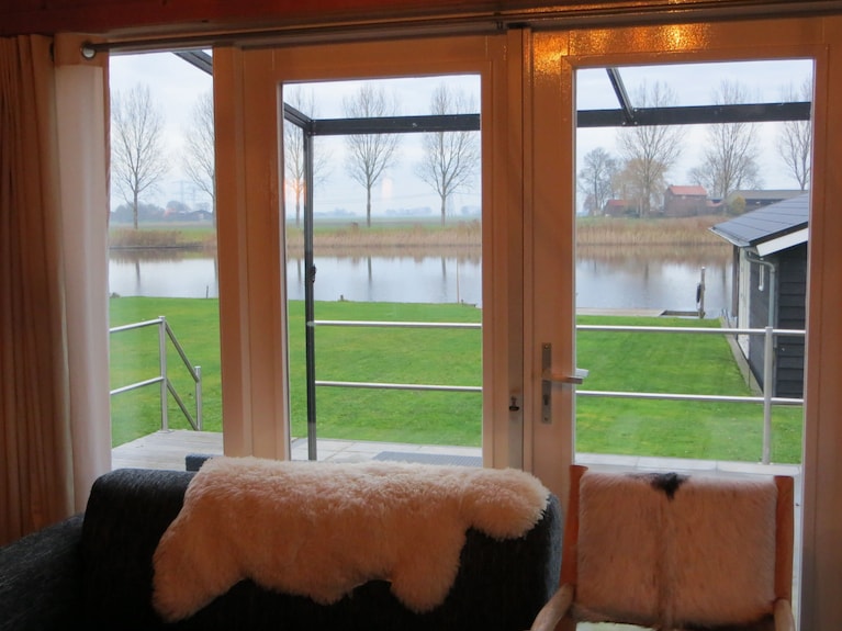 Cozy And Rustic Cottage Plus Houseboat On The Water - Zwolle