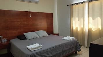 Quarto casal ou duplo standard (Room 13) | Wi-Fi de cortesia, roupa de cama