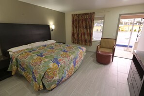 Quarto Standard, 1 cama king-size, não fumadores | Secretária, secretária adequada para computadores portáteis