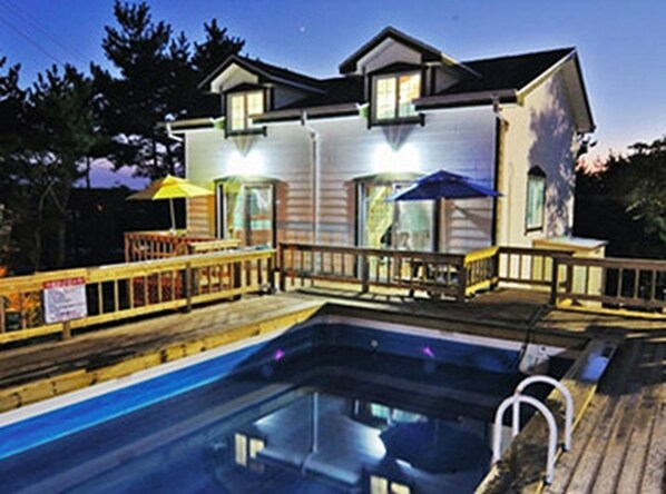 Piscina exterior sazonal