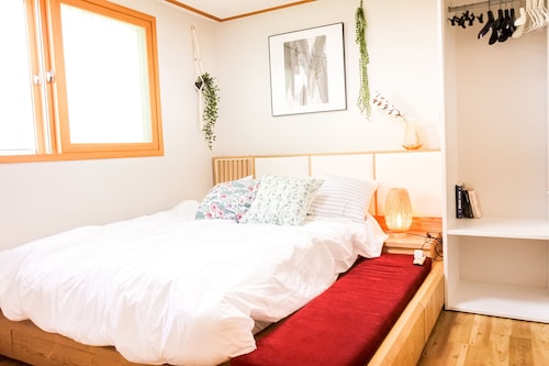 Coopie House #3 (2 Rooms+2 Queen+sofa Bed+netflix) - South Korea