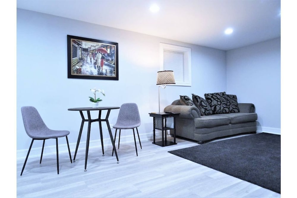 A5 Luxurious Garden Unit Near Chicago - Melrose Park, IL