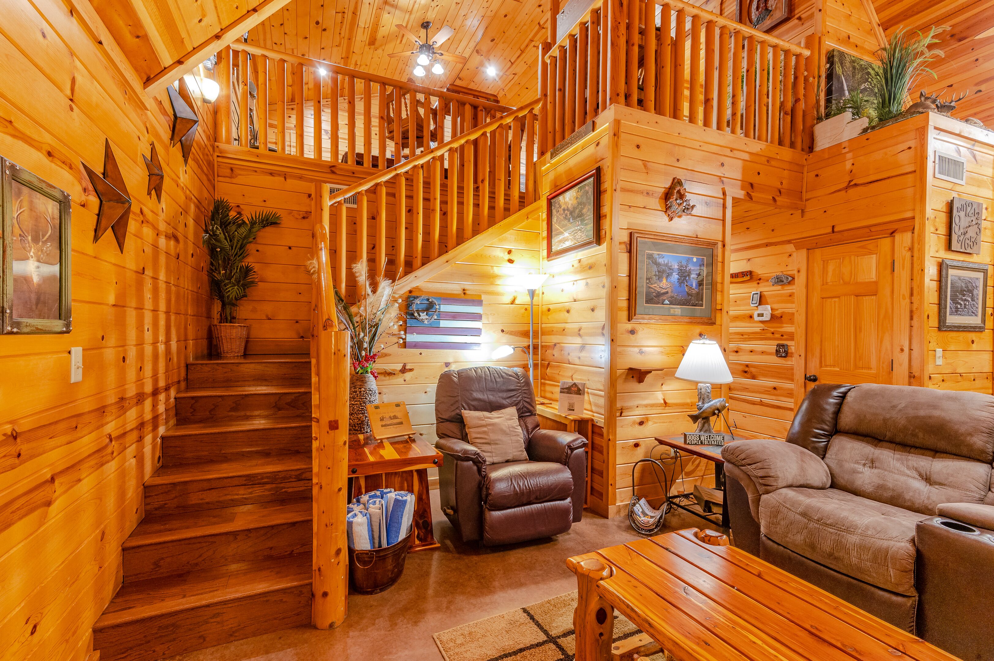 Old Glory 2+ Bed Cabin, Mins From New Casino! Hot Tub And More! - Broken Bow, OK