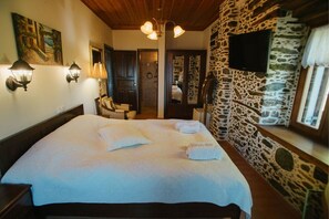 Casa, 6 quartos | 6 quartos, secretária, secretária adequada para computadores portáteis 