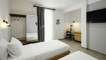 Quarto casal ou duplo standard | 1 quarto, cofres nos quartos, individualmente decorados, escrivaninha