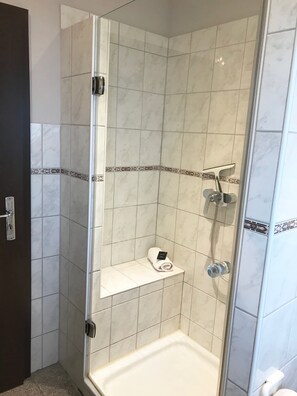 Apartamento, 2 quartos, sacada (Blütenrausch) | Banheiro | Secador de cabelo, toalhas de banho