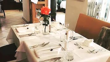 Almoços e jantares servidos, incluindo cozinha italiana