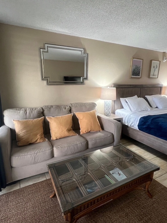Penthouse Studio In Western Waikiki - Convenient Location, & Stunning Views! - Kāhala Beach, HI