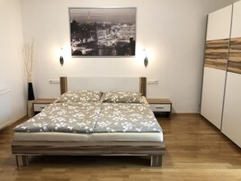 Apartamento Comfort, varanda | 2 quartos, secretária, secretária adequada para computadores portáteis 