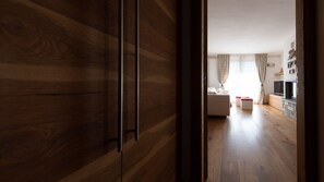 Apartamento, 2 quartos | Comodidade do quarto