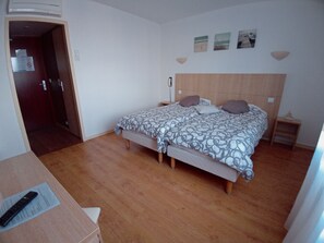 Quarto casal conforto | Individualmente decorados, individualmente mobiliados, escrivaninha
