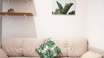 Apartamento, 1 quarto | Área de estar | TV de tela plana