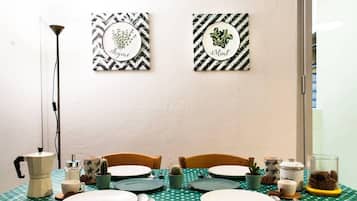 Apartamento, 1 quarto | Opções para refeição no quarto