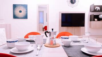 Apartamento, 1 quarto | Refeições no quarto