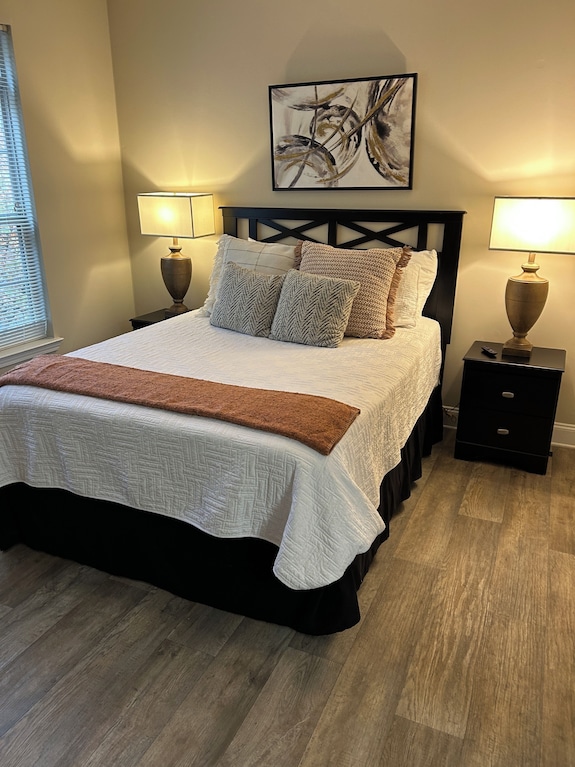 Fabulous Two Bedroom Two Bath With Sunroom In Alpharetta - Alpharetta, GA