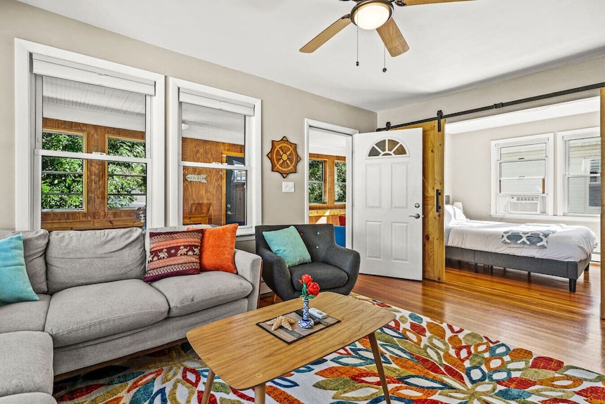 Beach Home Next To Boston & T, King Bed, Park Free - Roxbury - Boston