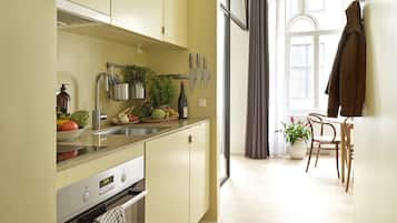 One-Bedroom Apartment (4 Adults) | Cozinha privada | Geladeira, fogão, cooktop, lava-louças