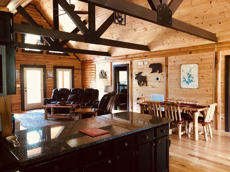 Log Cabin On Lake Martin - Waterfront - Lake Martin, AL