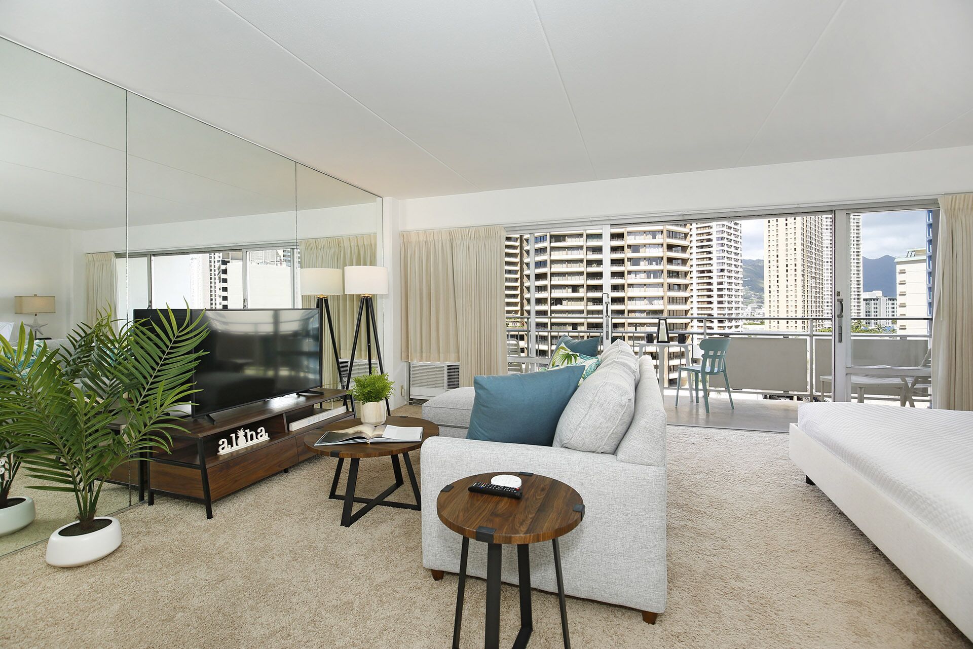 Cozy Studio At The Ilikai! Free Parking, Kitchen, Wi-fi, Ac, Close To Beach! - O‘ahu, HI