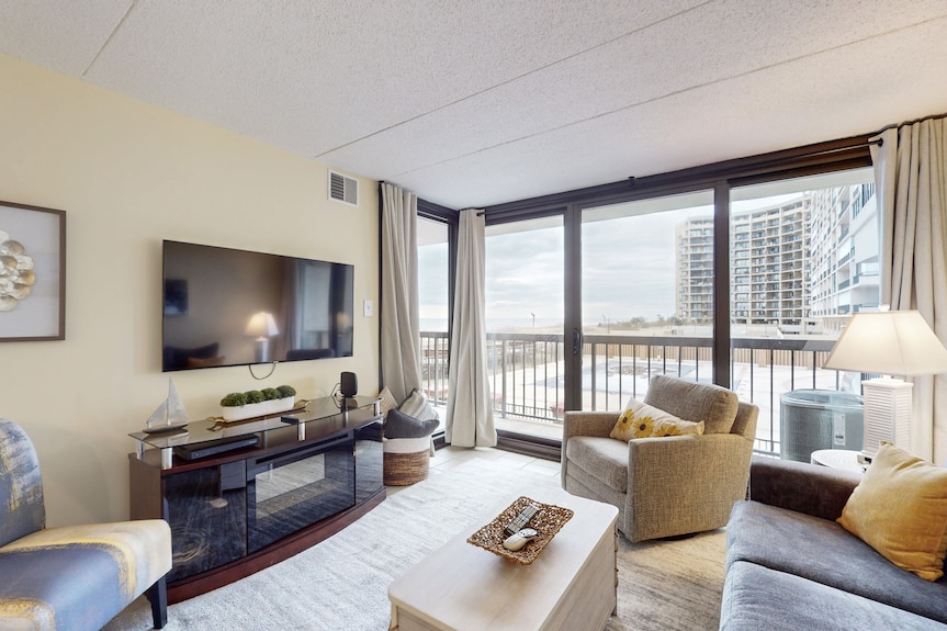 Ocean-view 1st-floor Condo With Electric Fireplace, Pools & Gym - Ocean City, MD