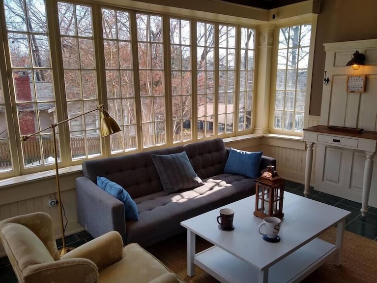 Resort Like Home With Firepit And Hot Tub In Trendy North Shore - Chattanooga, TN