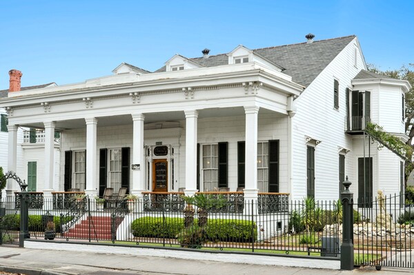 Ashton's Bed And Breakfast - New Orleans, LA