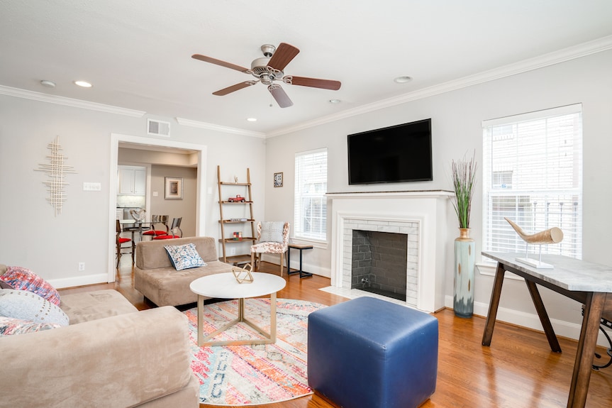 Elegantly Renovated Historic Colonial Home Texas Medical Center /Museum District - Fourth Ward - Houston