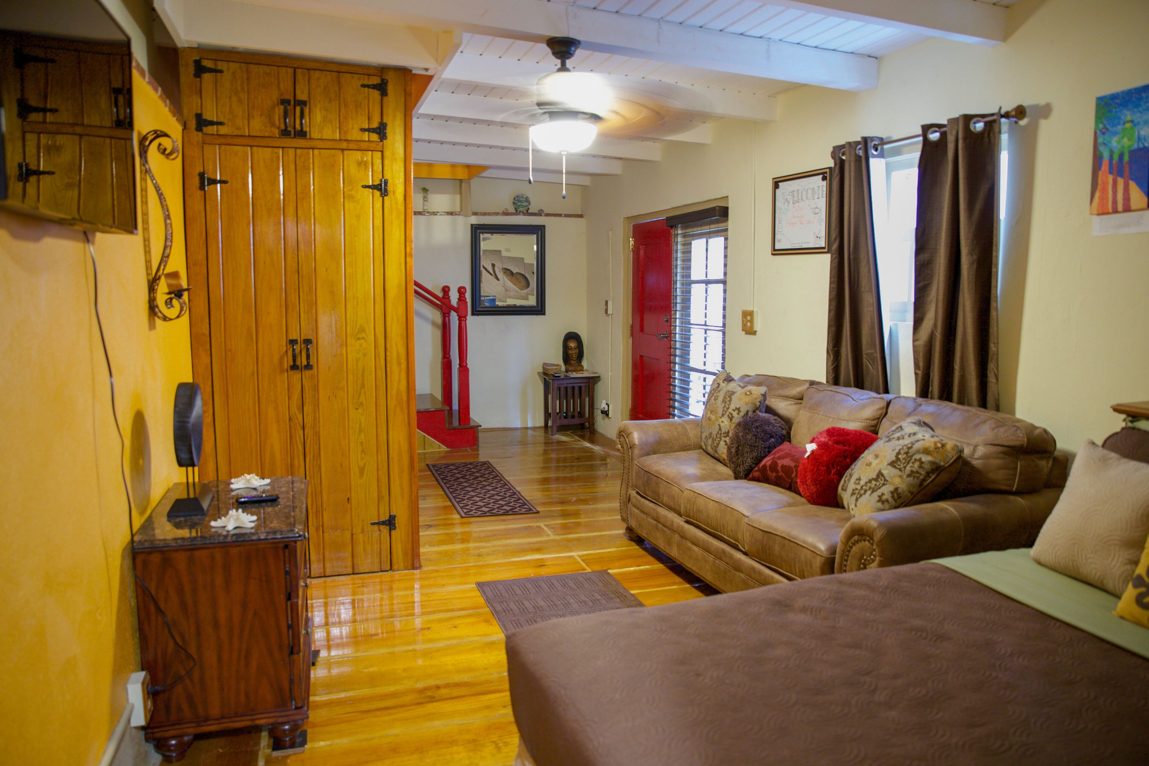 Luxe Loft ❤️ Of Downtown Ac Wifi 5 Minute 🚶🏽‍♀️To Beautiful Waterfront 🚤 - 聖托馬斯島