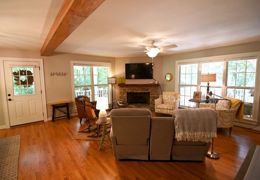 Camina A La Ciudad Desde Esta Luz Y Brillante, 3 Br / 2. Cabina De 5 Baños En El Bosque. - Highlands