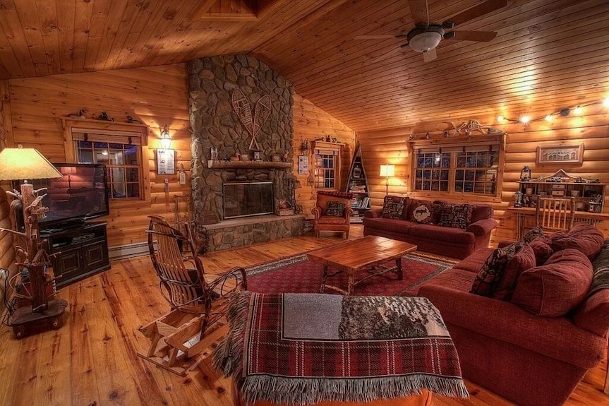 Charming Adirondack Log Cabin Private Beach Access To Mirror Lake - Lake Placid, NY