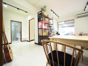 Apartamento Empresarial | Sala de estar | TV de ecrã plano