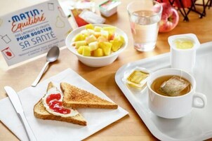 Café da manhã mediante uma taxa