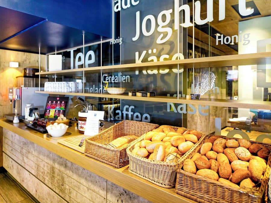 Pequeno-almoço tipo buffet aos fins de semana (11.5 EUR por pessoa)