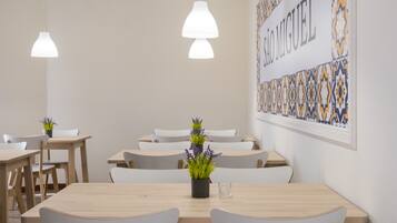 Café da manhã continental grátis todos os dias