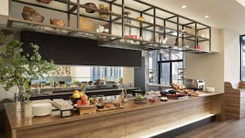 Pequeno-almoço tipo buffet diário (1980 JPY por pessoa)