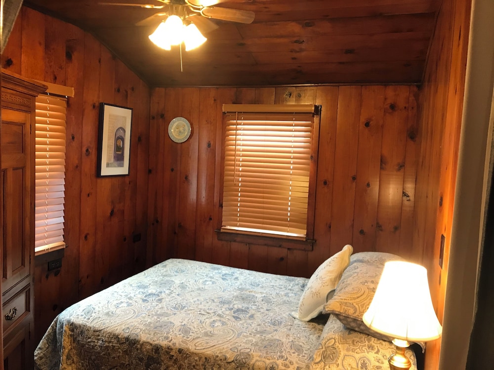 Historic Property Is A Comfortable, Peaceful, And Safe Place To Stay. - Indiana
