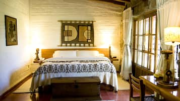 Suíte júnior, 1 cama King | 1 quarto, cofres nos quartos, escrivaninha, berços grátis