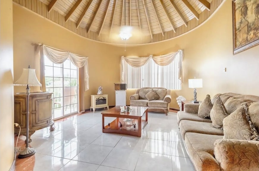 Dream Castle Villa, Montego Bay, 9 Large Bedrooms - モンテゴ・ベイ