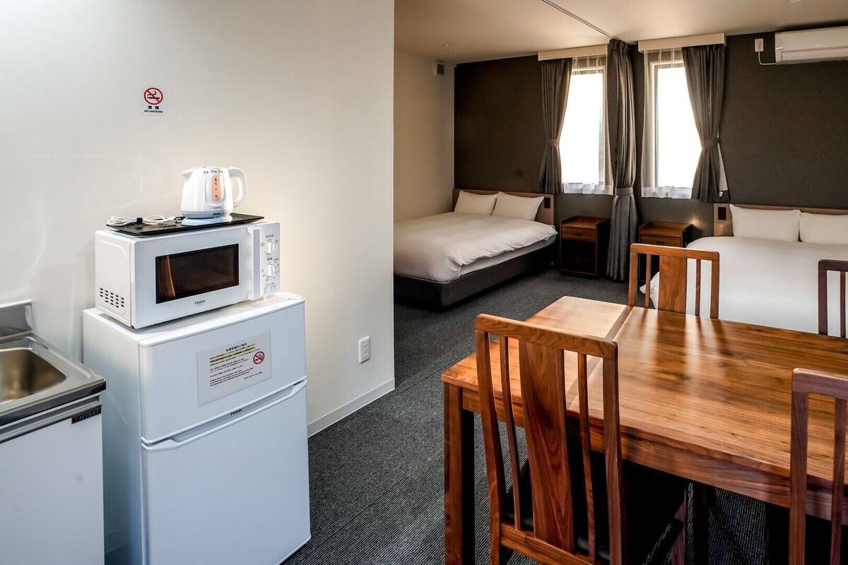 Cofres nos quartos, Wi-Fi de cortesia, roupa de cama