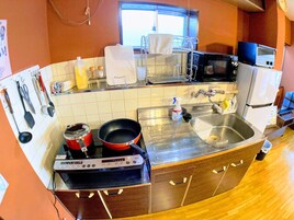 Quarto, para não fumantes (Maximum for 6 people) | Cozinha privada | Cooktop, chaleira elétrica, talheres/pratos/utensílios de cozinha