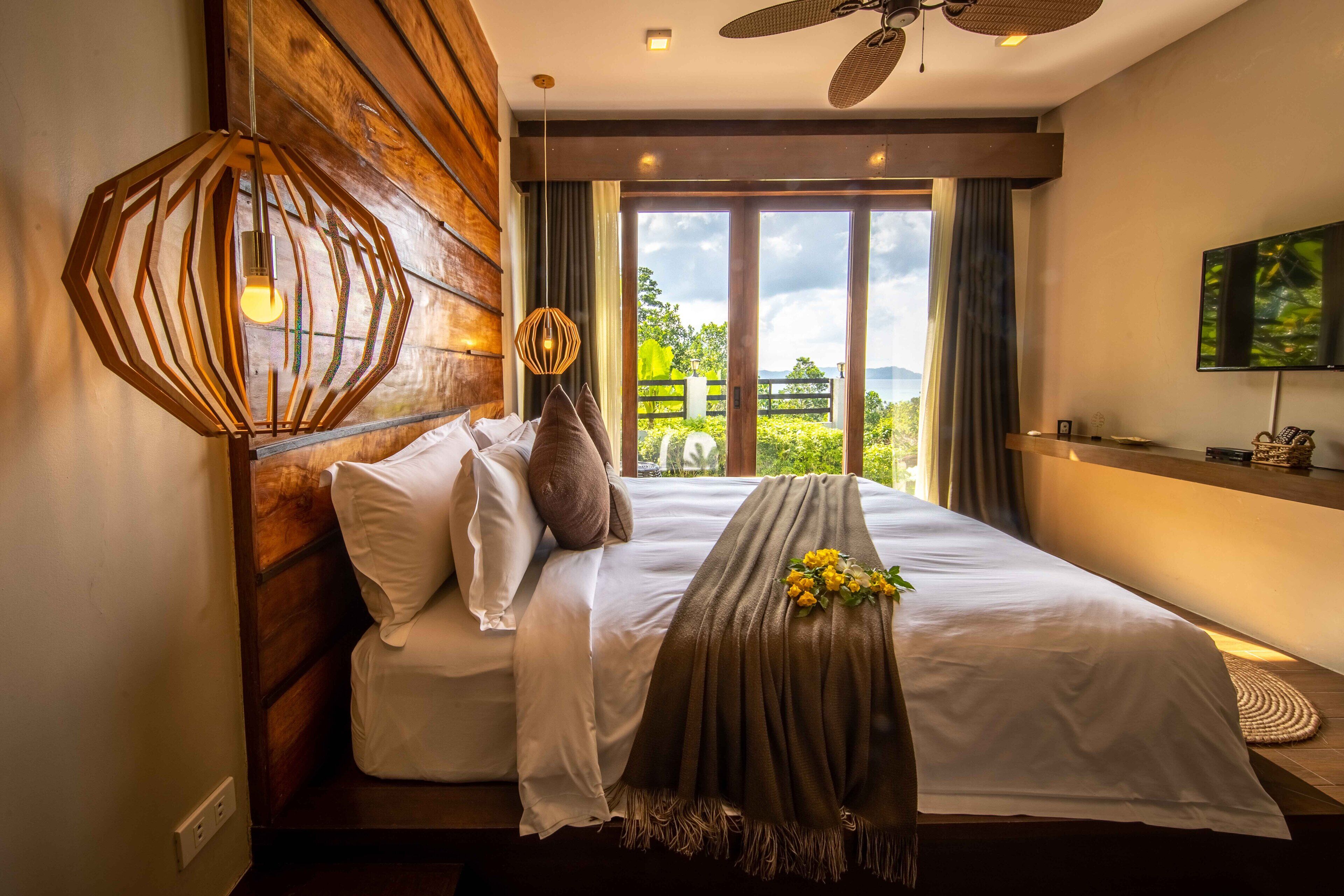 Bangalô luxo, 1 cama King, vista para o mar | 1 quarto, escrivaninha, espaço de trabalho para notebook